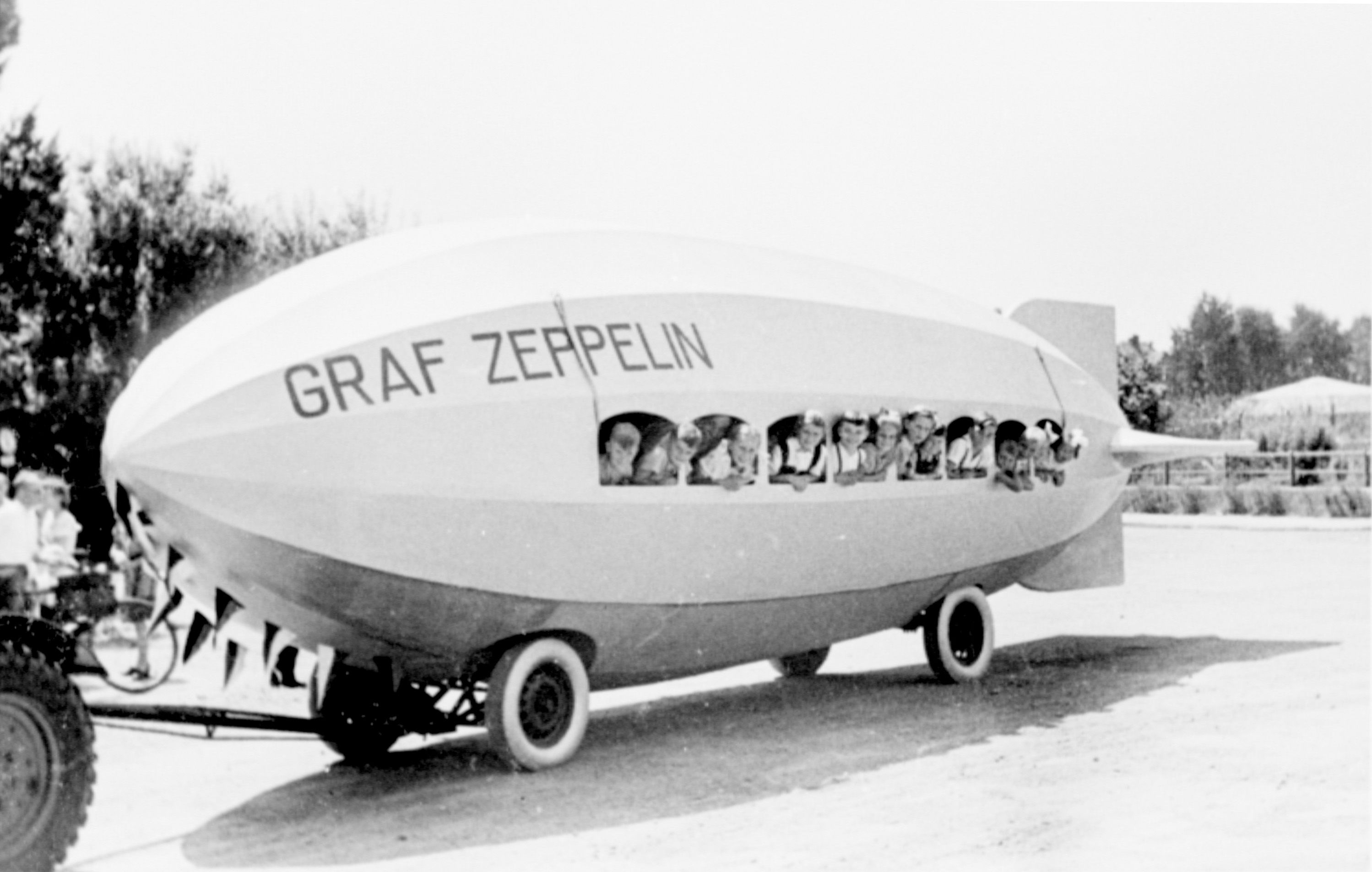 The zeppelin and children - Zeppelin Museum