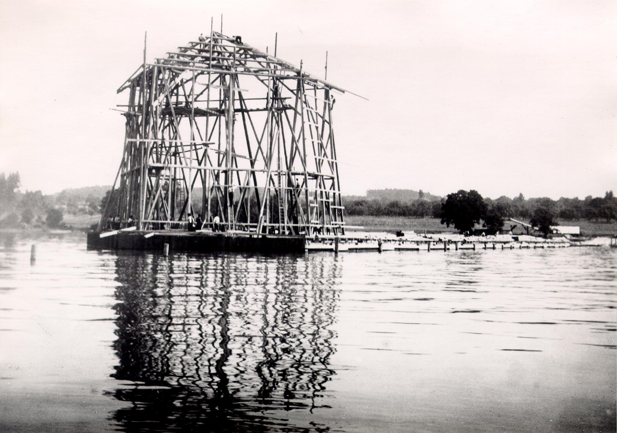 The floating hall in Manzell Bay - Zeppelin Museum
