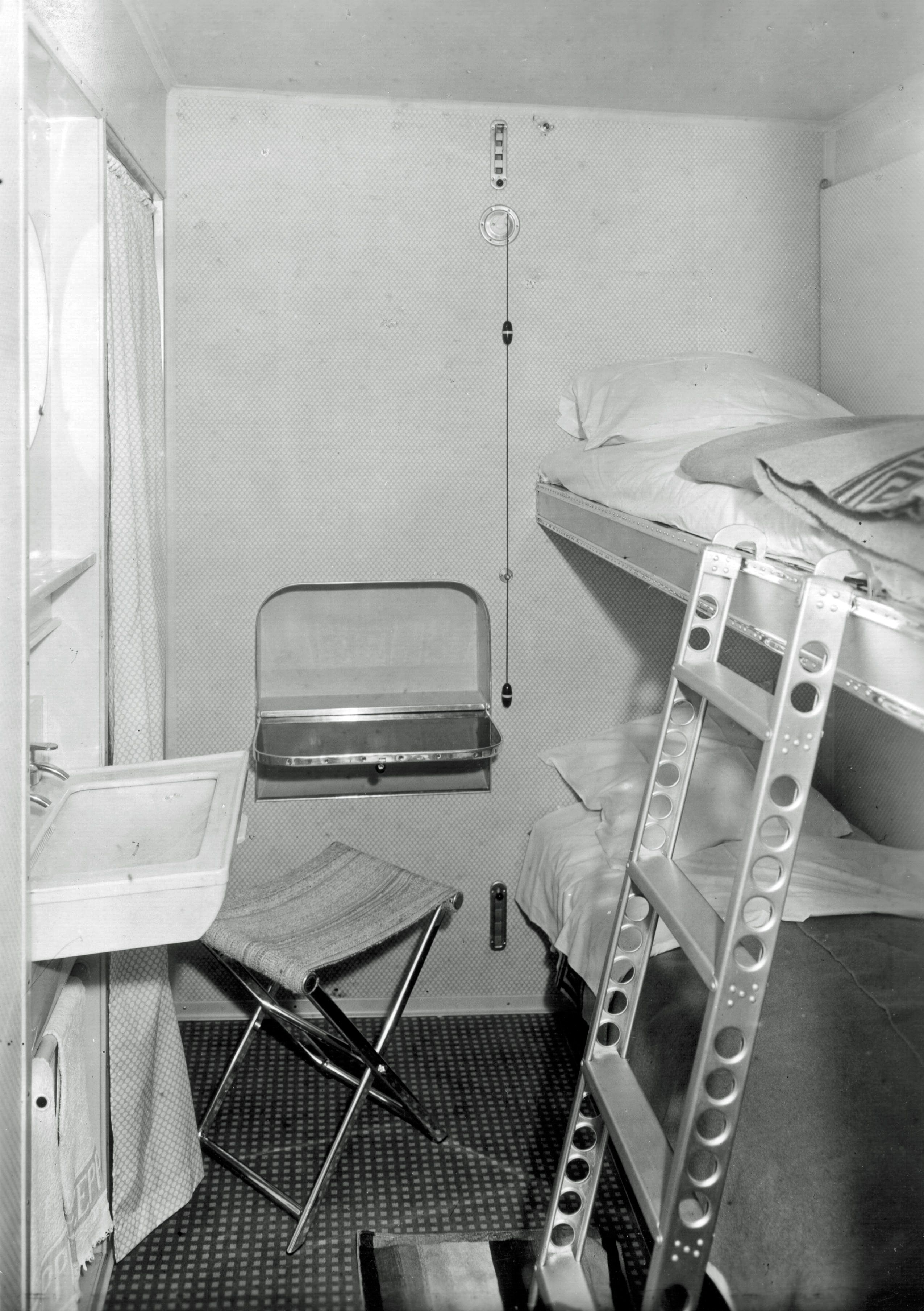 Part I: LZ 129 “Hindenburg” - The largest zeppelin in the world in ...