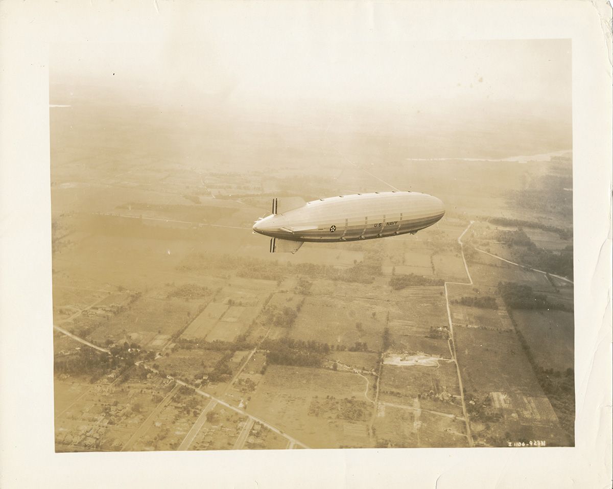 Flying Aircraft Carrier: The American rigid airship USS Akron (ZRS-4 ...