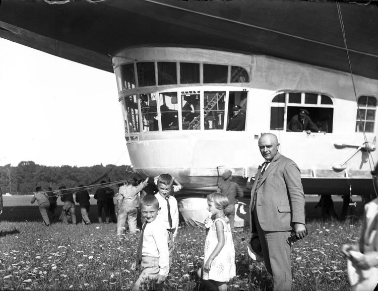 The zeppelin and children - Zeppelin Museum